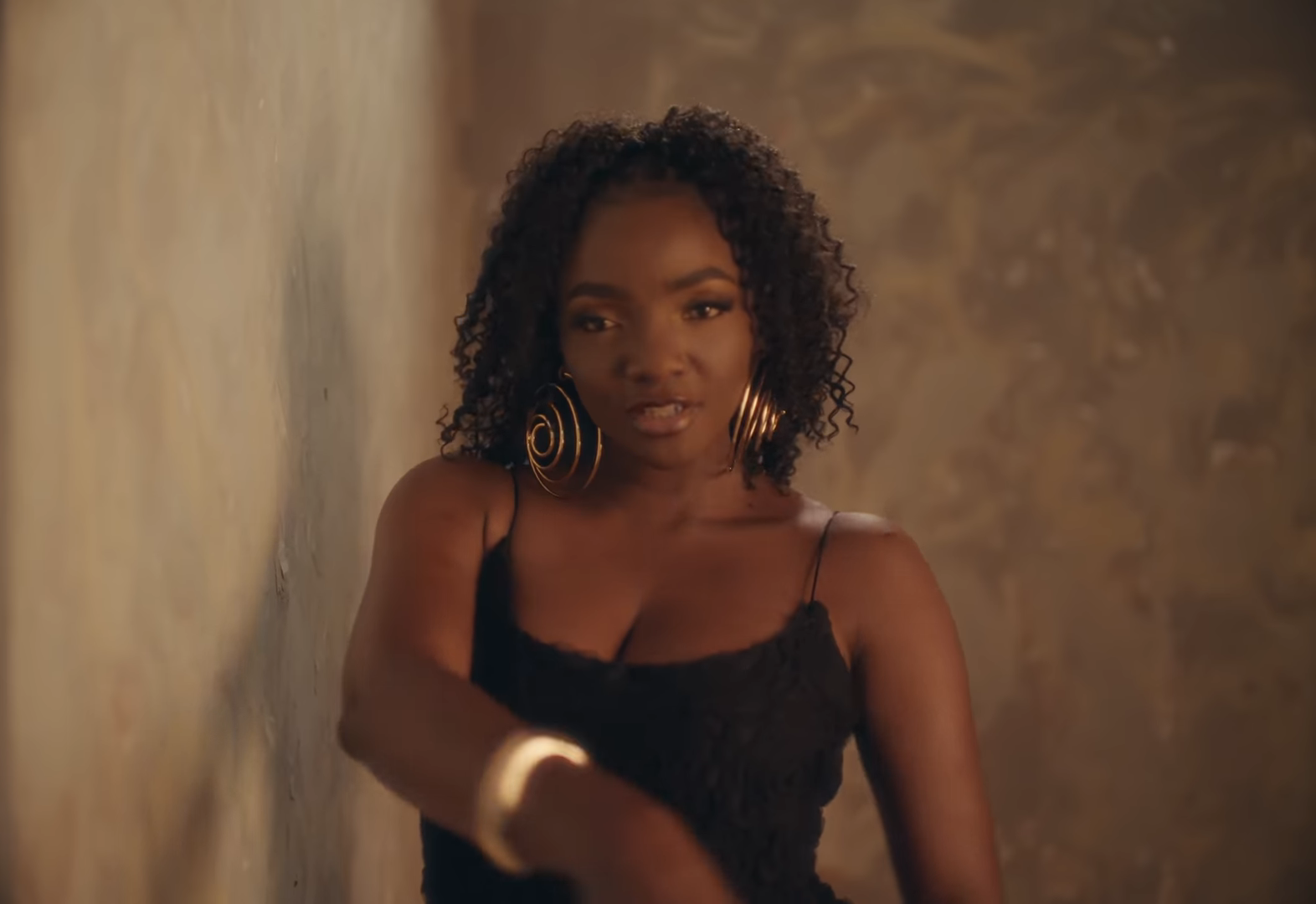 VIDEO: Simi Unveils “The Lost and Found Love Story” – A Valentine’s Special - Zambian Music Blog